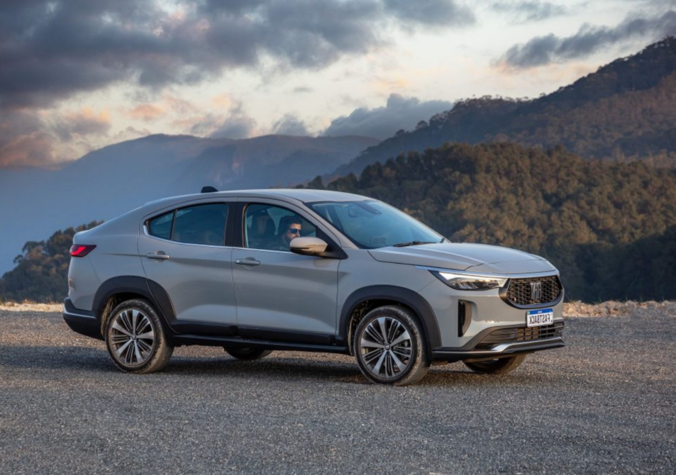 Fastback, o SUV Coupé compacto produzido pela FIAT, tem automação ...